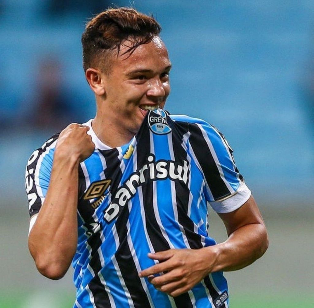 Why Wolves should complete a deal for Brazilian winger Pepe