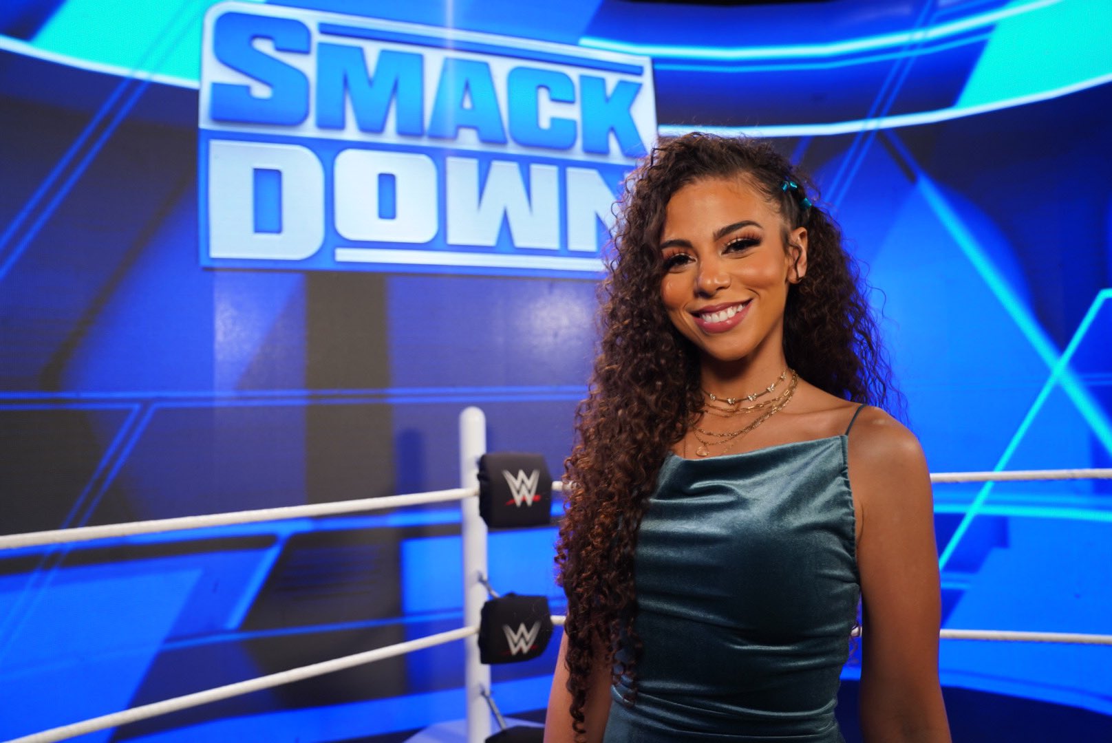 Who is new WWE SmackDown ring announcer Samantha Irvin?