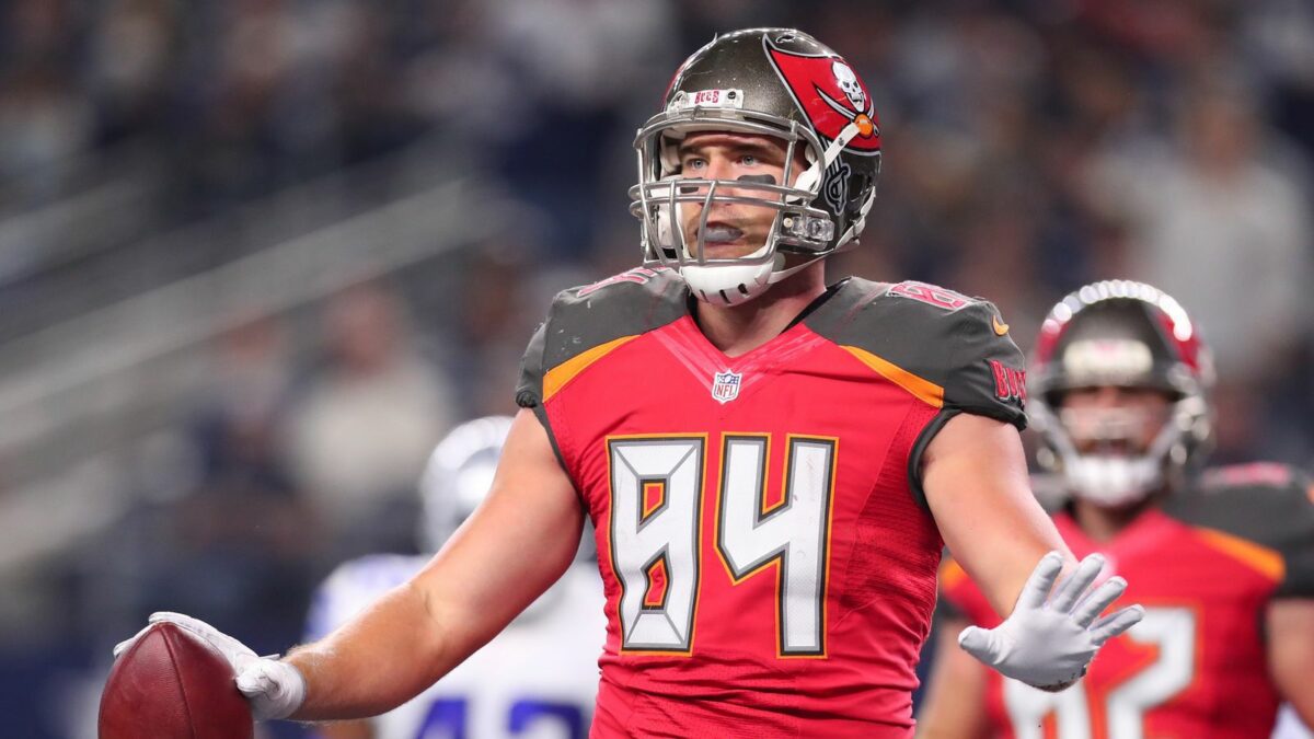 Cameron Brate 2022 – Net Worth, Girlfriend, Salary & Contract