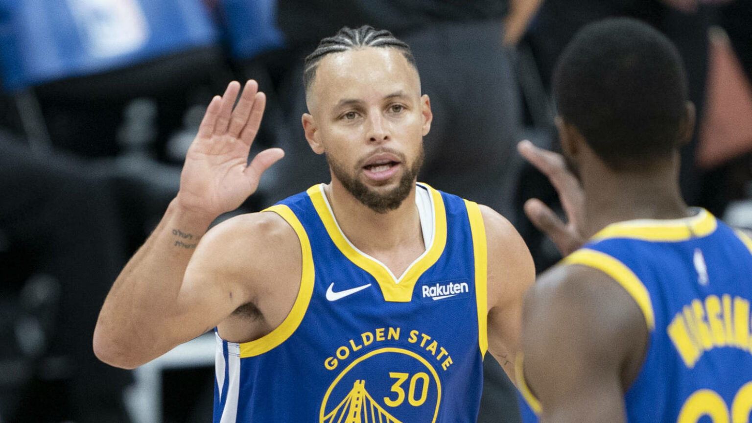 When did Steph Curry show off his braids hairstyle?