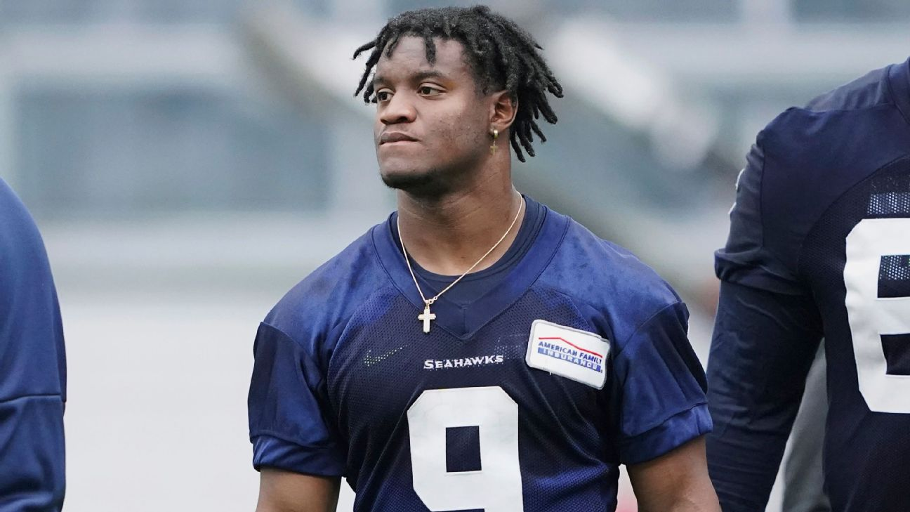 Ken Walker 2022 – Net Worth, Girlfriend, Salary & Contract