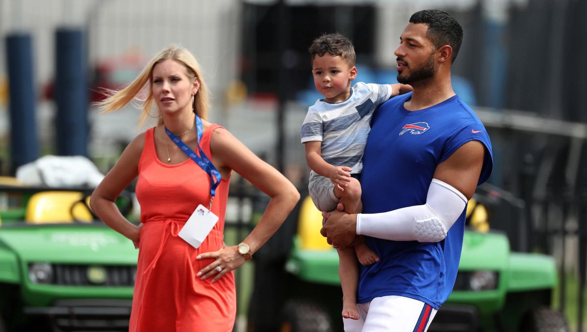 Logan Thomas 2022 – Net Worth, Girlfriend,, Salary & Contract