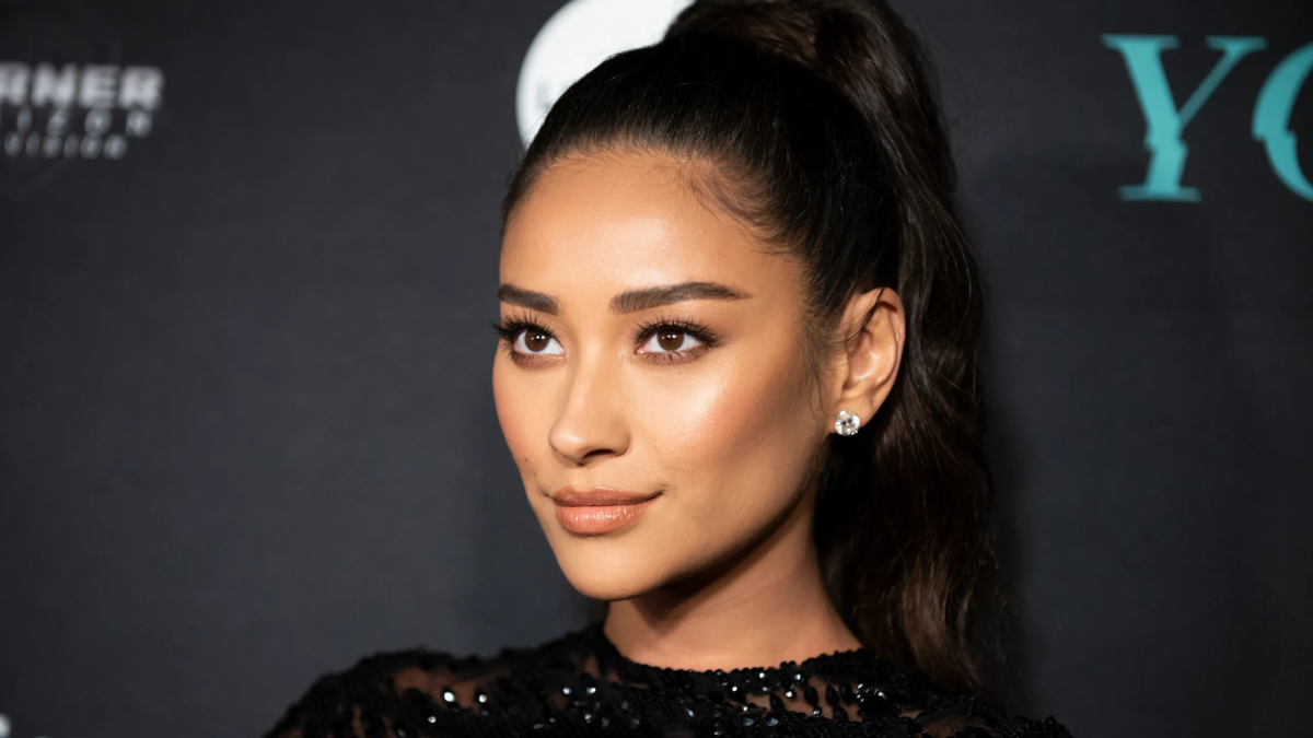 Is Shay Mitchell dating someone? Learn all about the dating history and ...