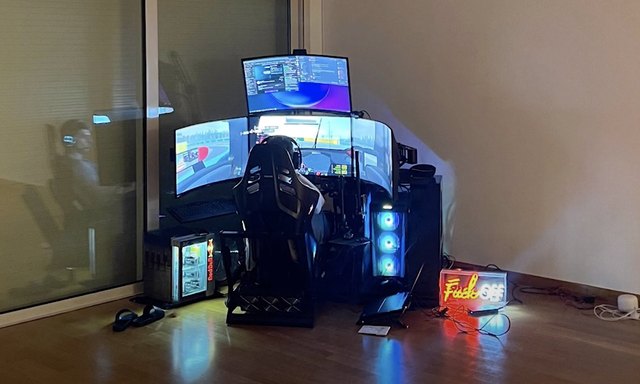 Max Verstappen's indoor simulator set-up - Everything you need to know ...