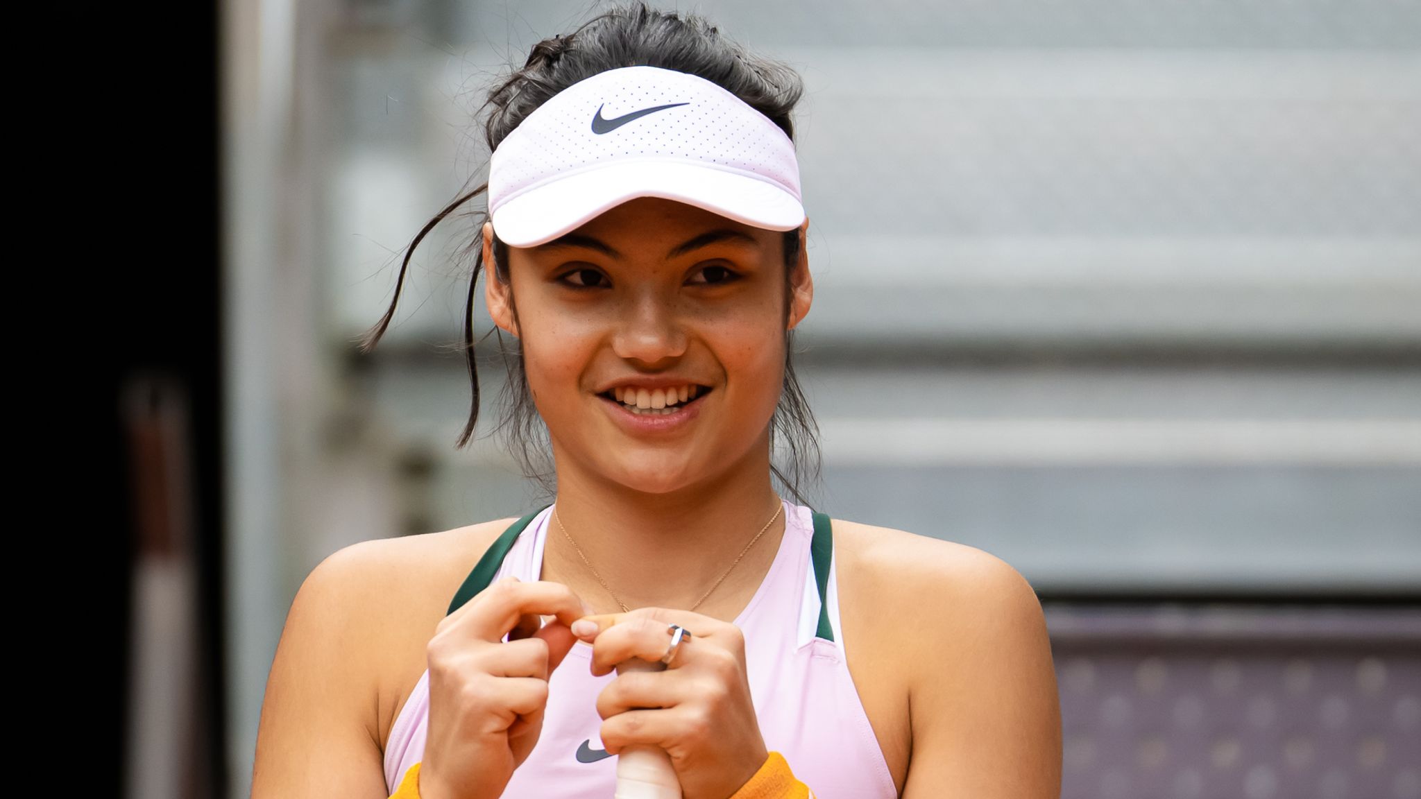 Can Home Favorite Emma Raducanu Win Wimbledon 2022