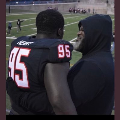 Twitter reacts to Mark Henry's son Jacob squatting 600lbs